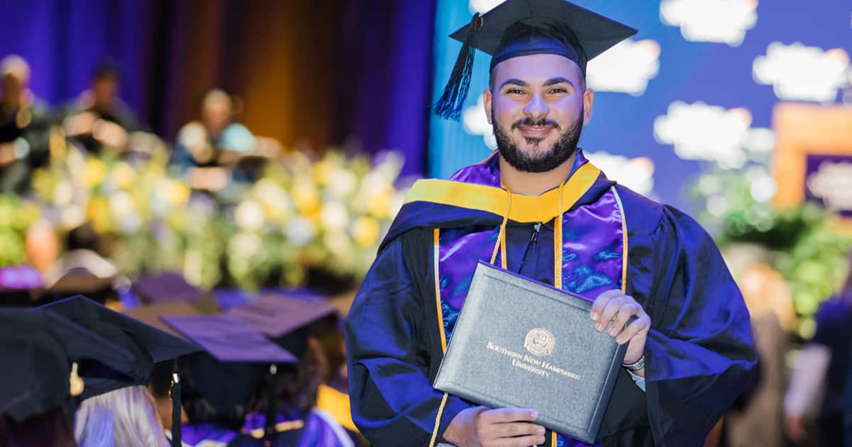 SNHU Celebrates the Achievements of Fall 2021 Grads