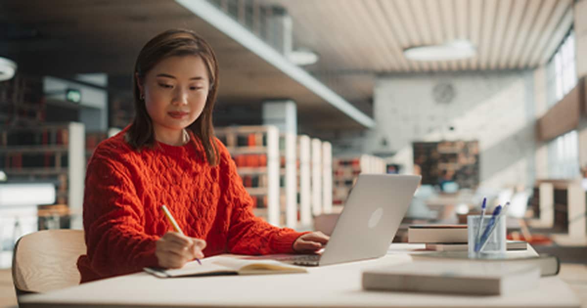 What Can You Do With a Master’s in English? | SNHU