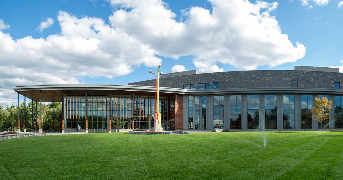 MBA Program Celebrates 40th Anniversary of Its First Graduates