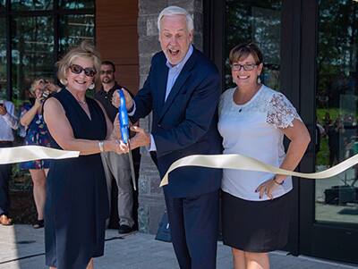 SNHU Community Celebrates the Opening of Kingston Hall